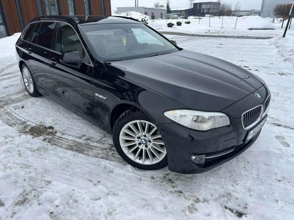 Black BMW 525 2011 in Kaunas, with an engine capacity of 2.99 L and mileage of 320 thousand km for 6999 €, photo 6 on AUTOMOTO.COM.LV