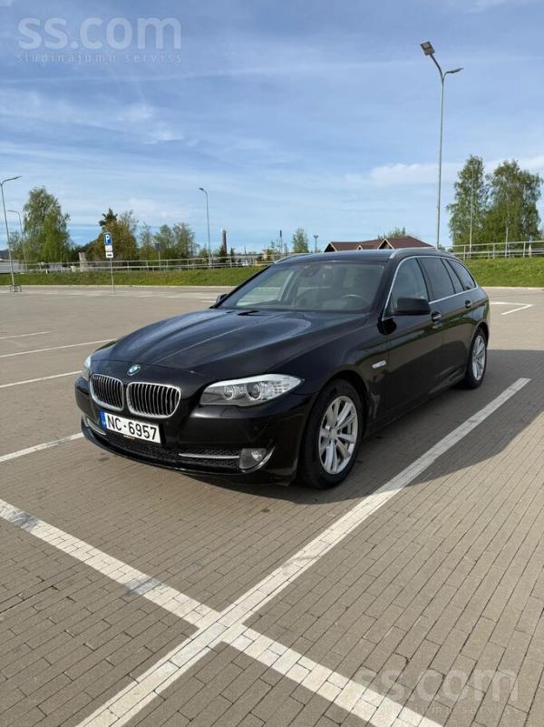 Black BMW 525 2011 in Rezekne, with an engine capacity of 3.00 L and mileage of 280 thousand km for 7000 €, photo 1 on AUTOMOTO.COM.LV