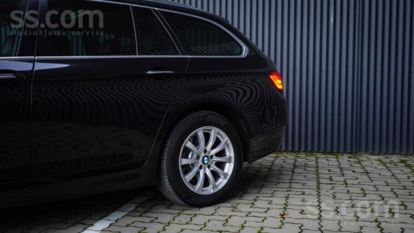 Black BMW 525 2011 in Riga, with an engine capacity of 3.00 L and mileage of 266 thousand km for 7500 €, photo 5 on AUTOMOTO.COM.LV