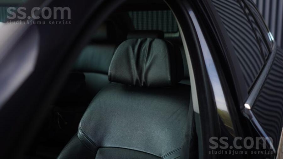 Black BMW 525 2011 in Riga, with an engine capacity of 3.00 L and mileage of 266 thousand km for 7500 €, photo 21 on AUTOMOTO.COM.LV