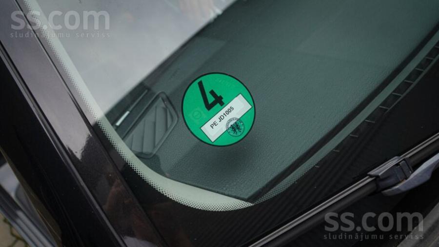 Black BMW 525 2011 in Riga, with an engine capacity of 3.00 L and mileage of 266 thousand km for 7500 €, photo 30 on AUTOMOTO.COM.LV