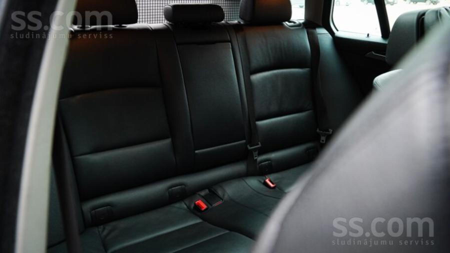 Black BMW 525 2011 in Riga, with an engine capacity of 3.00 L and mileage of 266 thousand km for 7500 €, photo 35 on AUTOMOTO.COM.LV