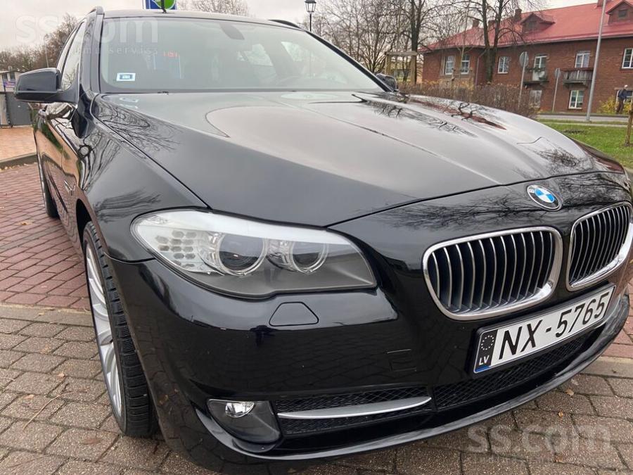 Black BMW 525 2011 in Cesis, with an engine capacity of 3.00 L and mileage of 0 thousand km for 8950 €, photo 4 on AUTOMOTO.COM.LV