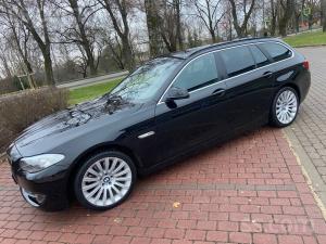 Black BMW 525 2011 in Cesis, with an engine capacity of 3.00 L and mileage of 0 thousand km for 8950 €, photo 6 on AUTOMOTO.COM.LV