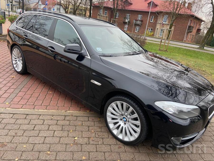 Black BMW 525 2011 in Cesis, with an engine capacity of 3.00 L and mileage of 0 thousand km for 8950 €, photo 8 on AUTOMOTO.COM.LV