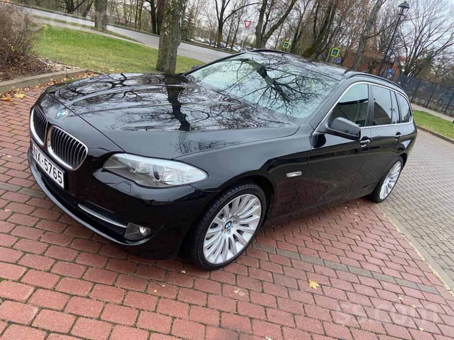 Black BMW 525 2011 in Cesis, with an engine capacity of 3.00 L and mileage of 0 thousand km for 8950 €, photo 12 on AUTOMOTO.COM.LV