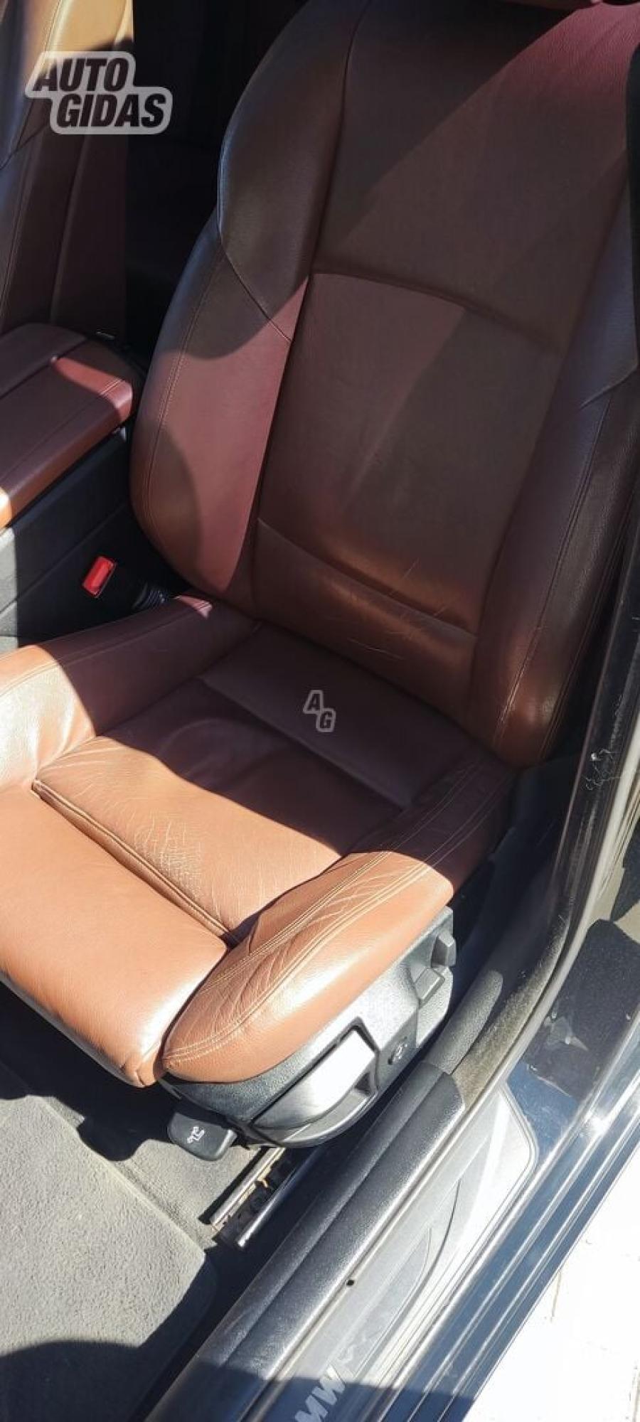 Melns BMW 525 2011 Kauņa, ar dzinēja tilpumu 3.00 L un nobraukumu 392 tūkst. km par 5999 €, foto 24 vietnē AUTOMOTO.COM.LV