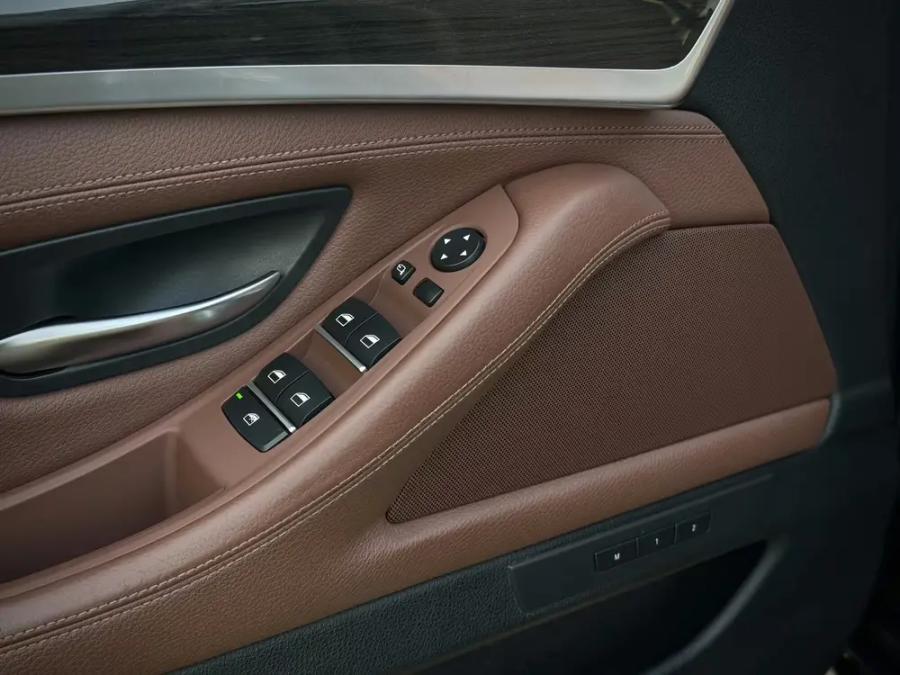 Melns BMW 525 2011 Jelgava, ar dzinēja tilpumu 3.00 L un nobraukumu 399 tūkst. km par 8800 €, foto 17 vietnē AUTOMOTO.COM.LV