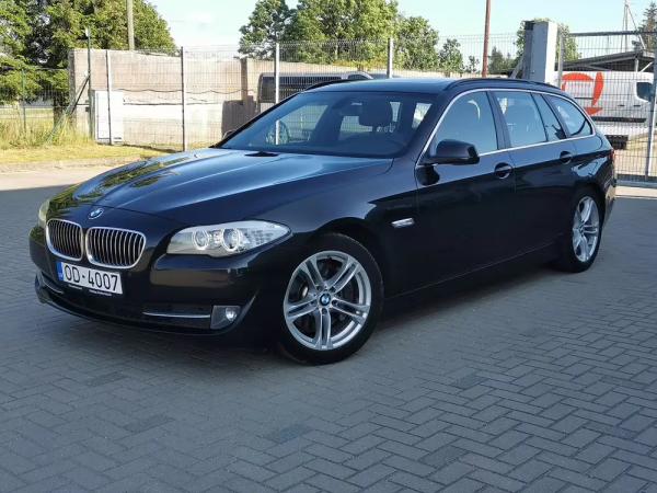 Black BMW 525 2011 in Kuldiga, with an engine capacity of 3.00 L and mileage of 311 thousand km for 8050 €, photo 1 on AUTOMOTO.COM.LV