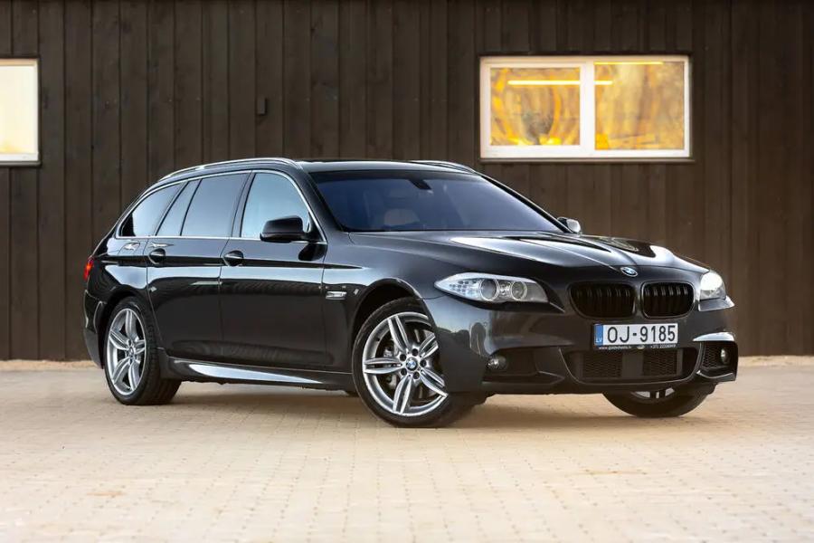Black BMW 525 2011 in Jelgava, with an engine capacity of 2.00 L and mileage of 226 thousand km for 10900 €, photo 3 on AUTOMOTO.COM.LV