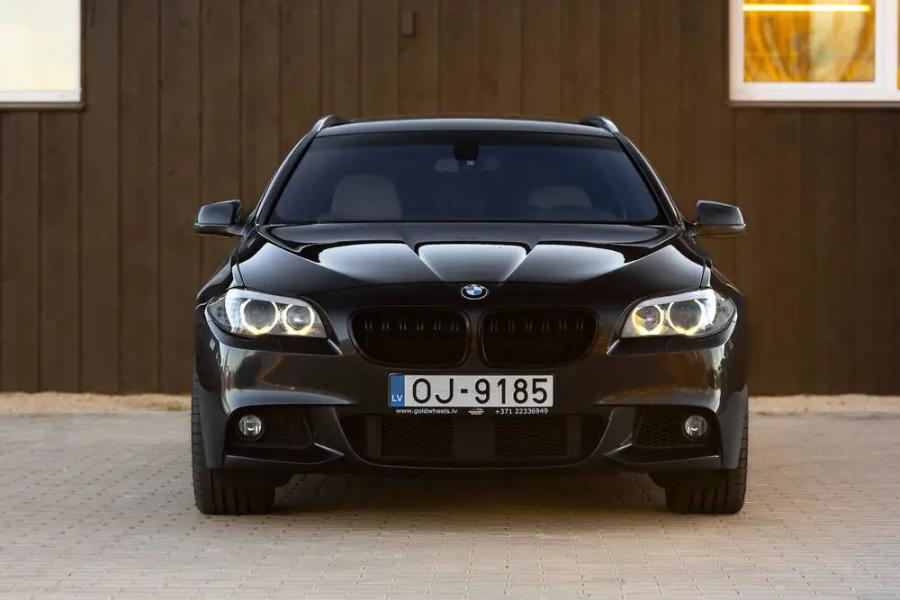 Black BMW 525 2011 in Jelgava, with an engine capacity of 2.00 L and mileage of 226 thousand km for 10900 €, photo 4 on AUTOMOTO.COM.LV