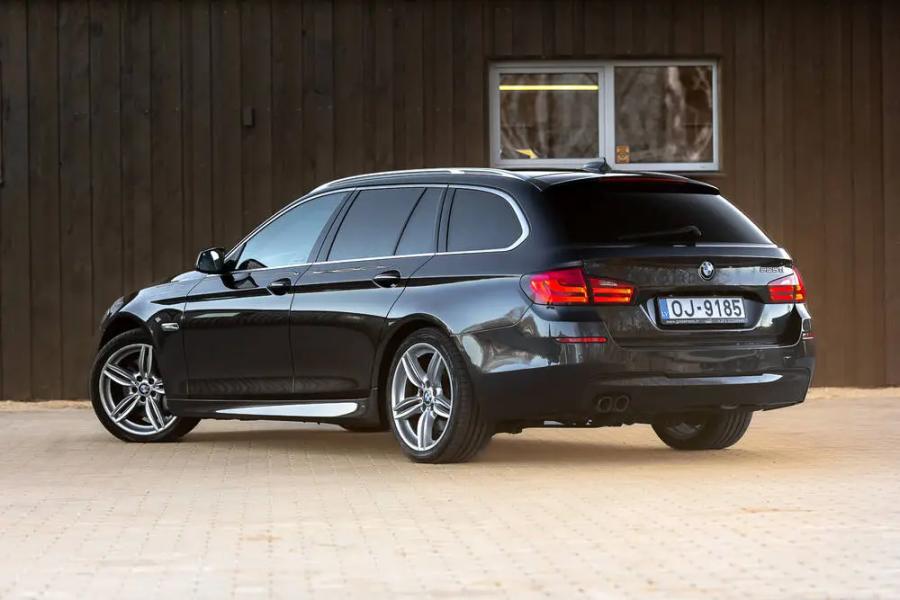 Black BMW 525 2011 in Jelgava, with an engine capacity of 2.00 L and mileage of 226 thousand km for 10900 €, photo 5 on AUTOMOTO.COM.LV