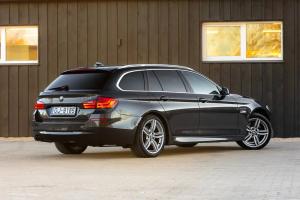 Black BMW 525 2011 in Jelgava, with an engine capacity of 2.00 L and mileage of 226 thousand km for 10900 €, photo 6 on AUTOMOTO.COM.LV