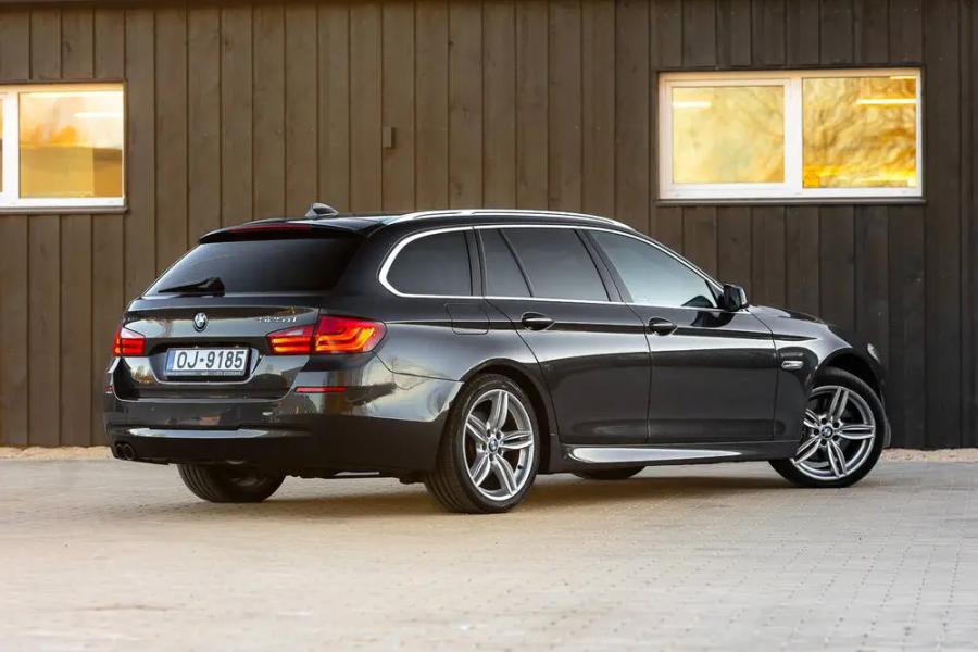 Black BMW 525 2011 in Jelgava, with an engine capacity of 2.00 L and mileage of 226 thousand km for 10900 €, photo 6 on AUTOMOTO.COM.LV