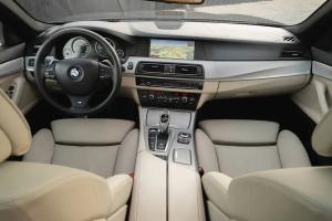 Black BMW 525 2011 in Jelgava, with an engine capacity of 2.00 L and mileage of 226 thousand km for 10900 €, photo 9 on AUTOMOTO.COM.LV