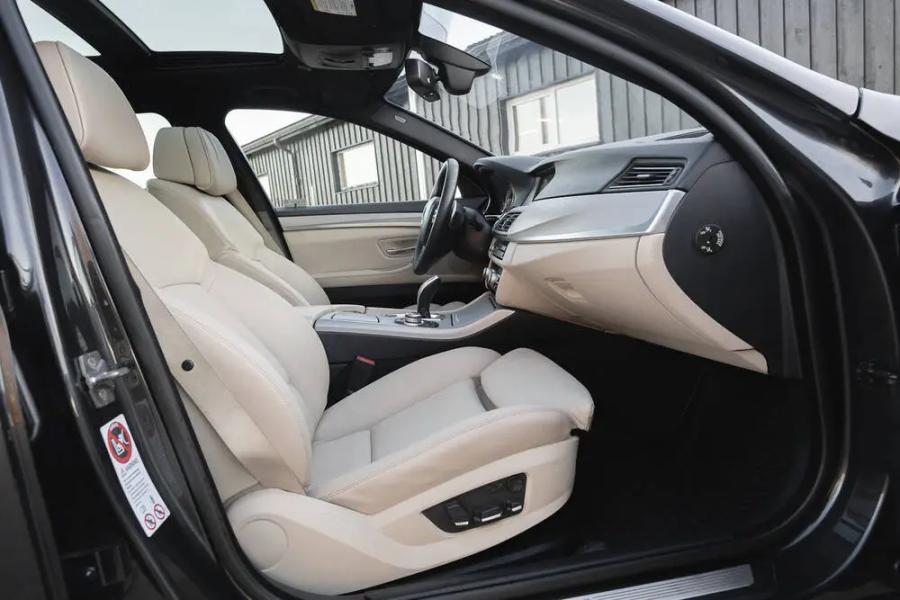 Black BMW 525 2011 in Jelgava, with an engine capacity of 2.00 L and mileage of 226 thousand km for 10900 €, photo 10 on AUTOMOTO.COM.LV