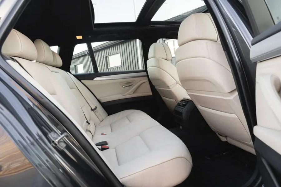 Black BMW 525 2011 in Jelgava, with an engine capacity of 2.00 L and mileage of 226 thousand km for 10900 €, photo 13 on AUTOMOTO.COM.LV