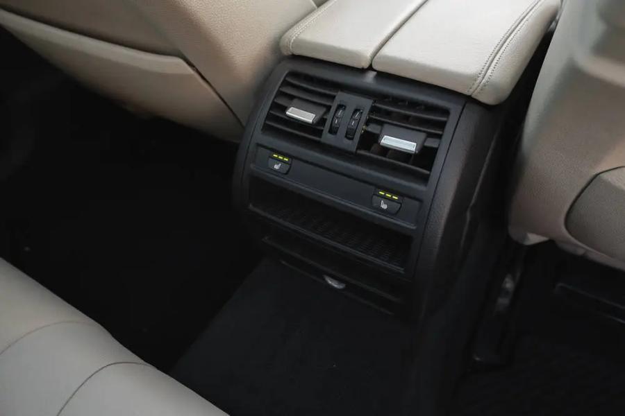 Black BMW 525 2011 in Jelgava, with an engine capacity of 2.00 L and mileage of 226 thousand km for 10900 €, photo 14 on AUTOMOTO.COM.LV