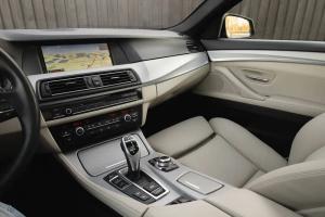 Black BMW 525 2011 in Jelgava, with an engine capacity of 2.00 L and mileage of 226 thousand km for 10900 €, photo 17 on AUTOMOTO.COM.LV