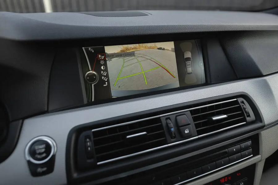 Black BMW 525 2011 in Jelgava, with an engine capacity of 2.00 L and mileage of 226 thousand km for 10900 €, photo 22 on AUTOMOTO.COM.LV