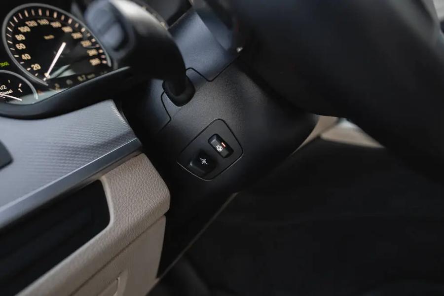 Black BMW 525 2011 in Jelgava, with an engine capacity of 2.00 L and mileage of 226 thousand km for 10900 €, photo 24 on AUTOMOTO.COM.LV