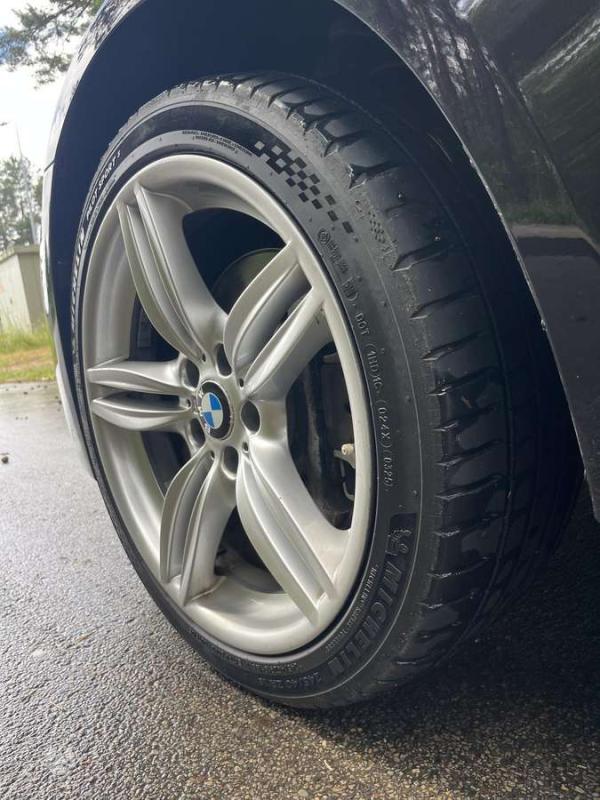 Black BMW 525 2011 in Vilnius, with an engine capacity of 2.99 L and mileage of 257 thousand km for 8450 €, photo 10 on AUTOMOTO.COM.LV