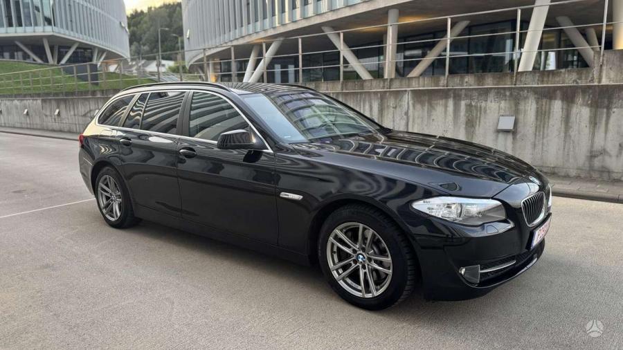 Melns BMW 525 2011 Viļņa, ar dzinēja tilpumu 2.99 L un nobraukumu 290 tūkst. km par 6250 €, foto 5 vietnē AUTOMOTO.COM.LV