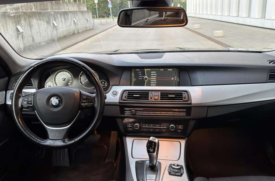 Melns BMW 525 2011 Viļņa, ar dzinēja tilpumu 2.99 L un nobraukumu 290 tūkst. km par 6250 €, foto 14 vietnē AUTOMOTO.COM.LV