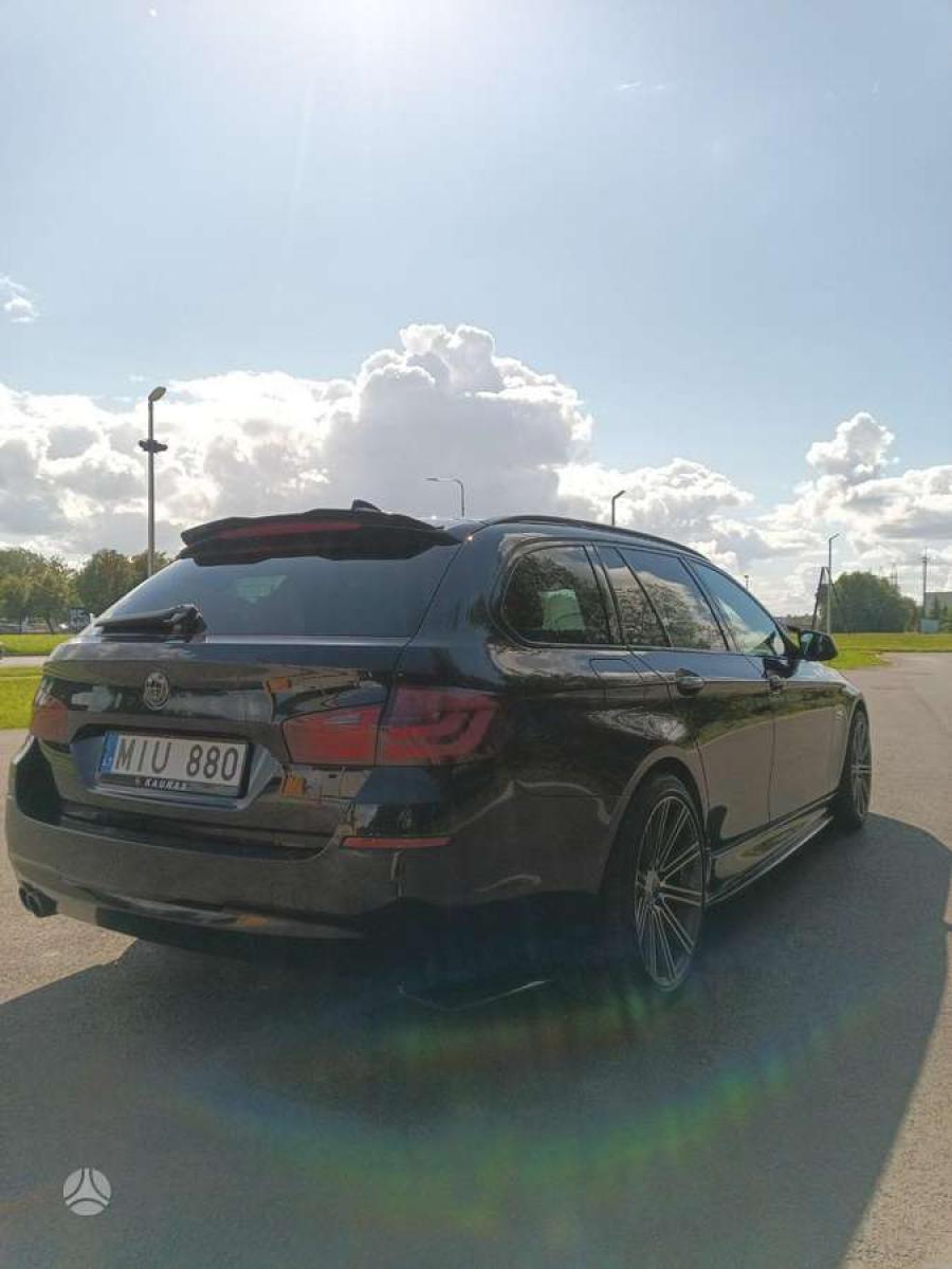 Black BMW 525 2011 in Kaunas, with an engine capacity of 2.99 L and mileage of 282 thousand km for 8700 €, photo 4 on AUTOMOTO.COM.LV