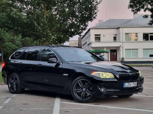 BMW 525 2011 Alīta vietnē Melns BMW 525 2011 Alīta, ar dzinēja tilpumu 2.99 L un nobraukumu 396 tūkst. km par 6600 €, foto 9 vietnē AUTOMOTO.COM.LV