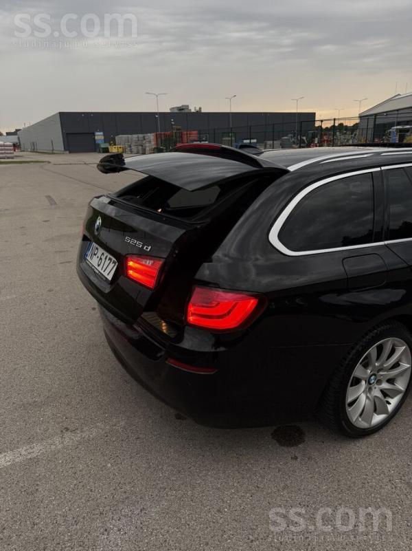 BMW 525 2011 Rīga vietnē Melns BMW 525 2011 Rīga, ar dzinēja tilpumu 3.00 L un nobraukumu 359 tūkst. km par 9700 €, foto 8 vietnē AUTOMOTO.COM.LV
