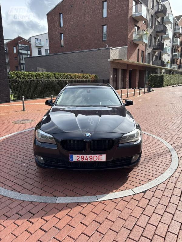 Black BMW 525 2011 in Vilnius, with an engine capacity of 3.00 L and mileage of 425 thousand km for 6850 €, photo 4 on AUTOMOTO.COM.LV