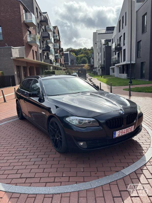 Black BMW 525 2011 in Vilnius, with an engine capacity of 3.00 L and mileage of 425 thousand km for 6850 €, photo 5 on AUTOMOTO.COM.LV