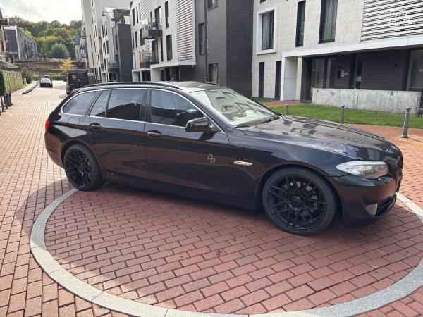 Black BMW 525 2011 in Vilnius, with an engine capacity of 3.00 L and mileage of 425 thousand km for 6850 €, photo 6 on AUTOMOTO.COM.LV