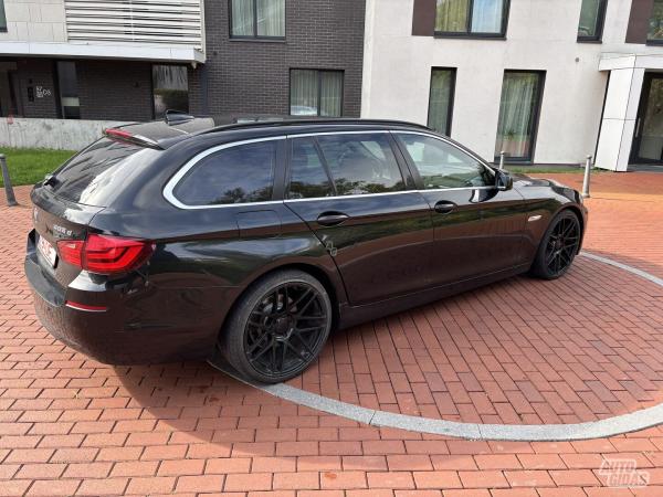 Black BMW 525 2011 in Vilnius, with an engine capacity of 3.00 L and mileage of 425 thousand km for 6850 €, photo 7 on AUTOMOTO.COM.LV