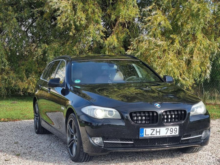 Black BMW 525 2011 in Alytus, with an engine capacity of 3.00 L and mileage of 399 thousand km for 5999 €, photo 1 on AUTOMOTO.COM.LV