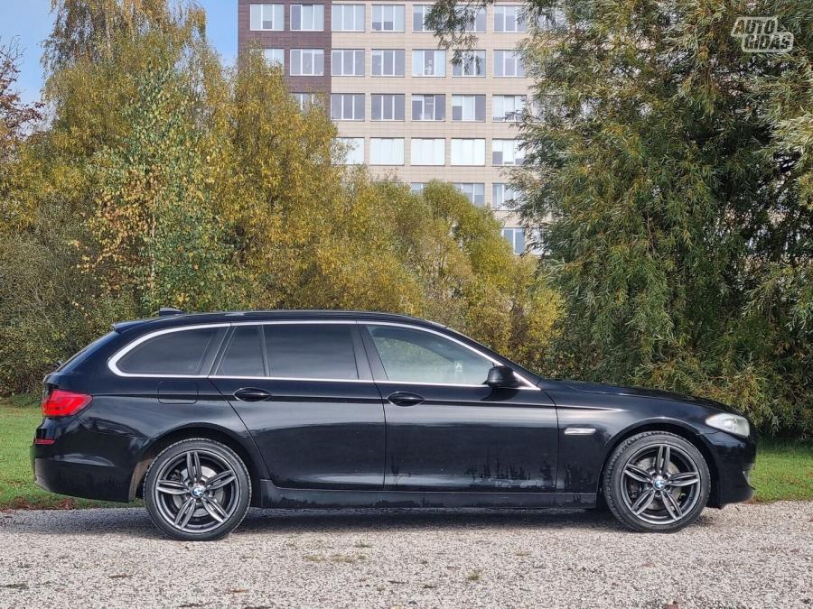 Black BMW 525 2011 in Alytus, with an engine capacity of 3.00 L and mileage of 399 thousand km for 5999 €, photo 4 on AUTOMOTO.COM.LV