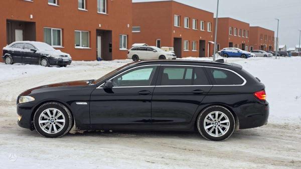 Black BMW 525 2012 in Siauliai, with an engine capacity of 2.00 L and mileage of 259 thousand km for 8800 €, photo 3 on AUTOMOTO.COM.LV