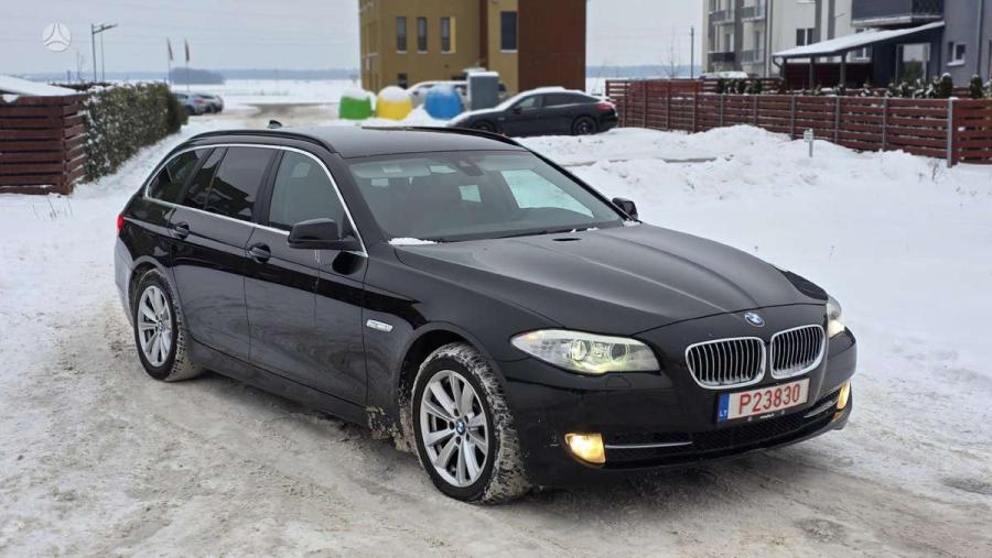 Black BMW 525 2012 in Siauliai, with an engine capacity of 2.00 L and mileage of 259 thousand km for 8800 €, photo 11 on AUTOMOTO.COM.LV