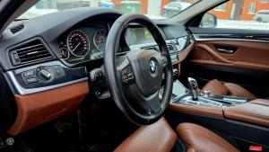 Black BMW 525 2012 in Siauliai, with an engine capacity of 2.00 L and mileage of 259 thousand km for 8800 €, photo 14 on AUTOMOTO.COM.LV