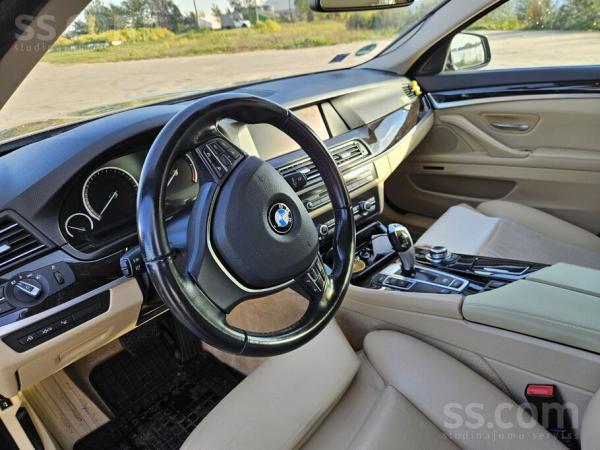 Black BMW 525 2012 in Riga, with an engine capacity of 2.00 L and mileage of 282 thousand km for 10750 €, photo 4 on AUTOMOTO.COM.LV