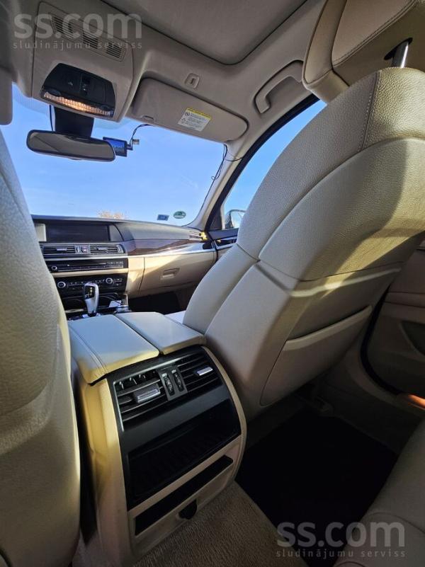 Black BMW 525 2012 in Riga, with an engine capacity of 2.00 L and mileage of 282 thousand km for 10750 €, photo 7 on AUTOMOTO.COM.LV