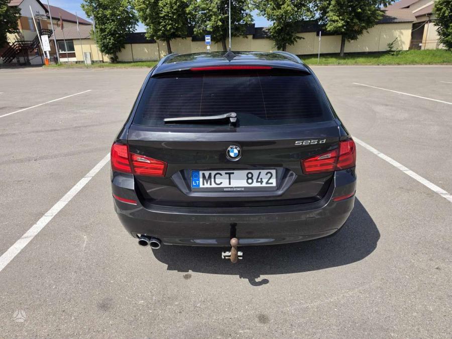 Melns BMW 525 2012 Trakai, ar dzinēja tilpumu 2.00 L un nobraukumu 235 tūkst. km par 8500 €, foto 6 vietnē AUTOMOTO.COM.LV