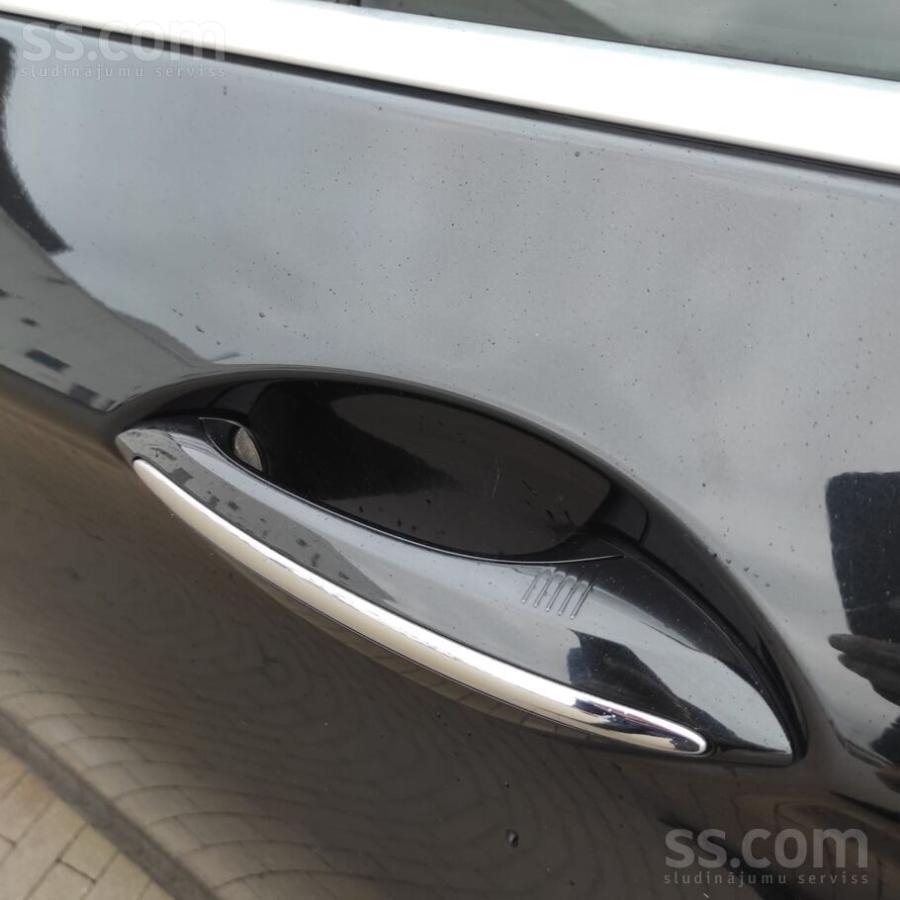 Black BMW 525 2012 in Rezekne, with an engine capacity of 2.00 L and mileage of 277 thousand km for 8350 €, photo 12 on AUTOMOTO.COM.LV