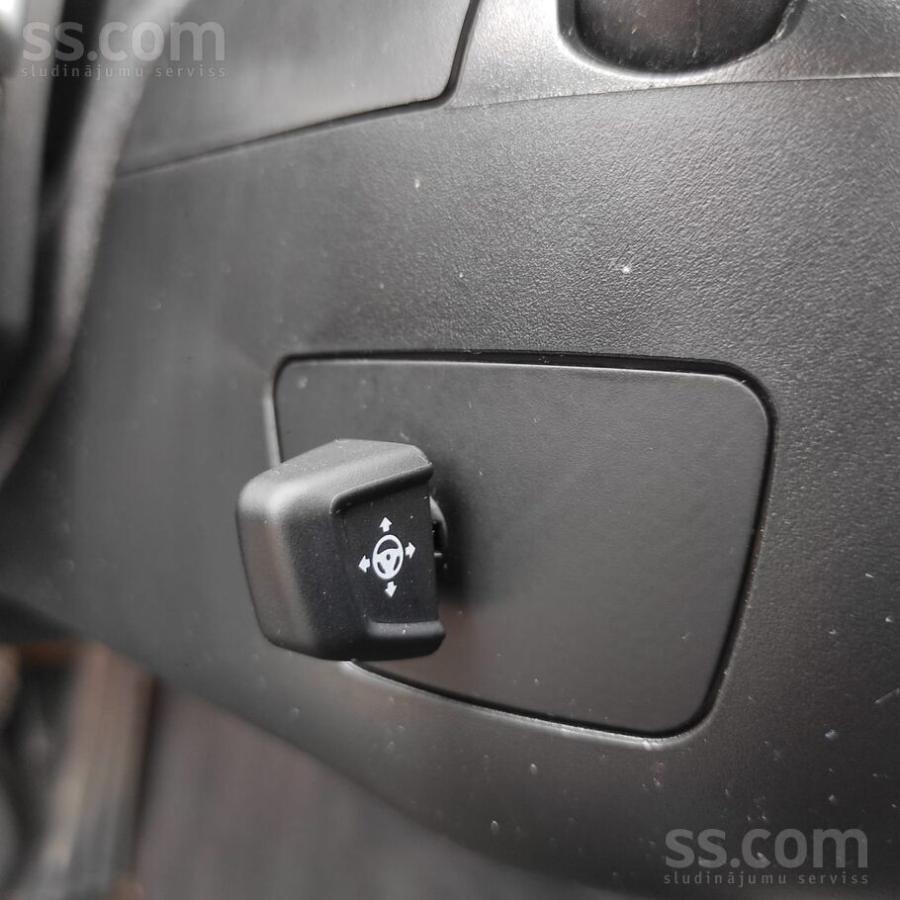 Black BMW 525 2012 in Rezekne, with an engine capacity of 2.00 L and mileage of 277 thousand km for 8350 €, photo 18 on AUTOMOTO.COM.LV