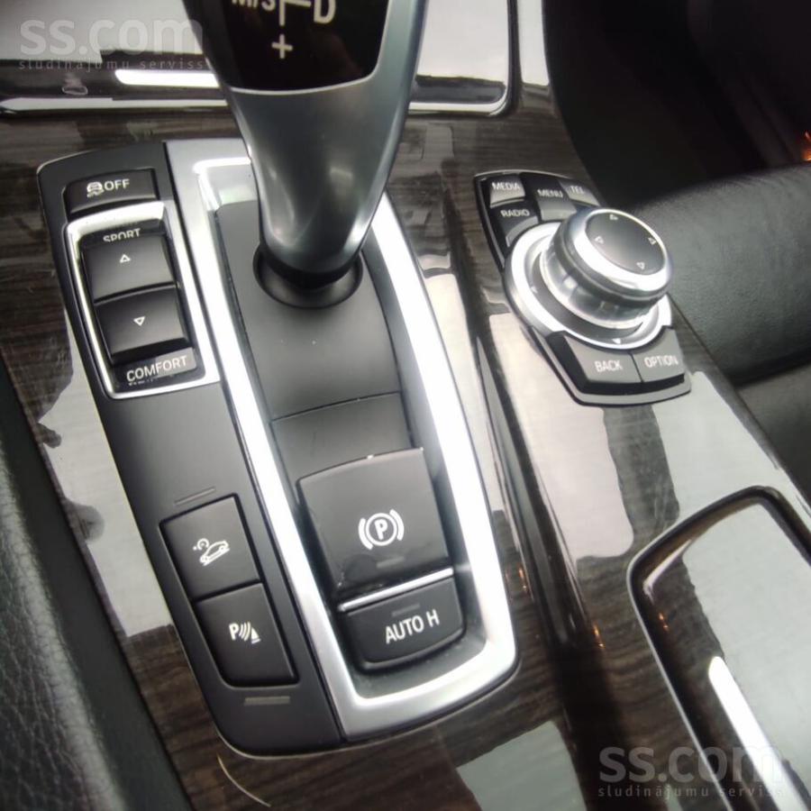 Black BMW 525 2012 in Rezekne, with an engine capacity of 2.00 L and mileage of 277 thousand km for 8350 €, photo 23 on AUTOMOTO.COM.LV