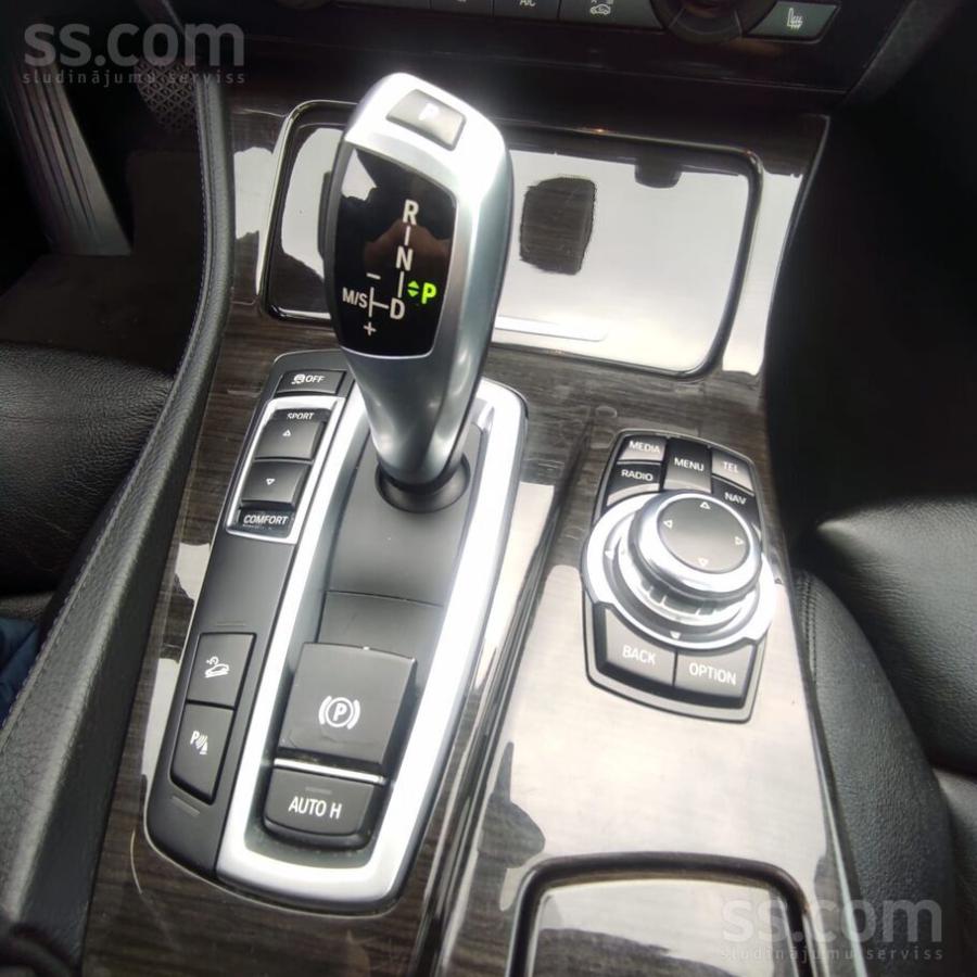 Black BMW 525 2012 in Rezekne, with an engine capacity of 2.00 L and mileage of 277 thousand km for 8350 €, photo 32 on AUTOMOTO.COM.LV