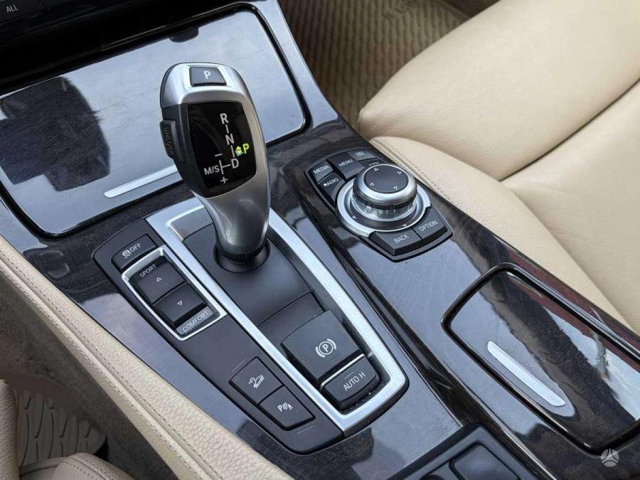 Black BMW 525 2012 in Ukmerge, with an engine capacity of 2.00 L and mileage of 227 thousand km for 8900 €, photo 24 on AUTOMOTO.COM.LV