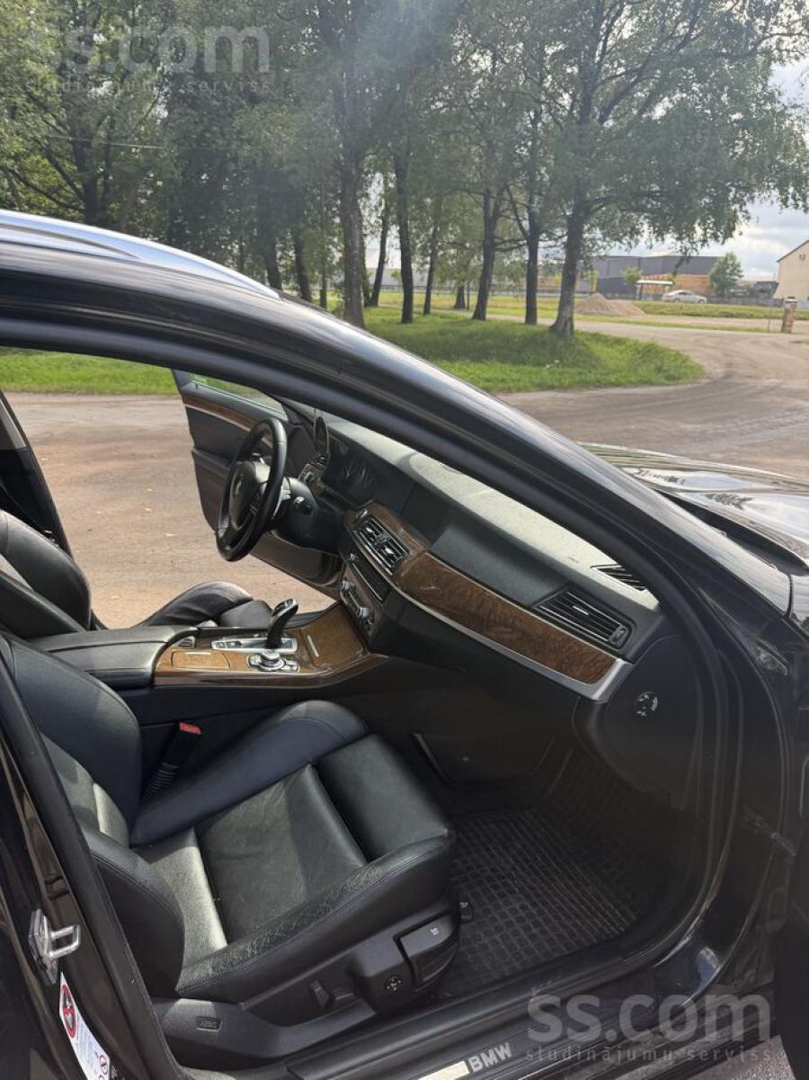 Melns BMW 525 2012 Saldus, ar dzinēja tilpumu 2.00 L un nobraukumu 373 tūkst. km par 9300 €, foto 10 vietnē AUTOMOTO.COM.LV