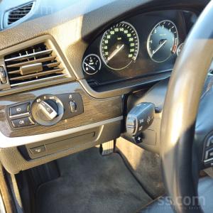 Black BMW 525 2012 in Riga, with an engine capacity of 2.00 L and mileage of 316 thousand km for 6600 €, photo 13 on AUTOMOTO.COM.LV